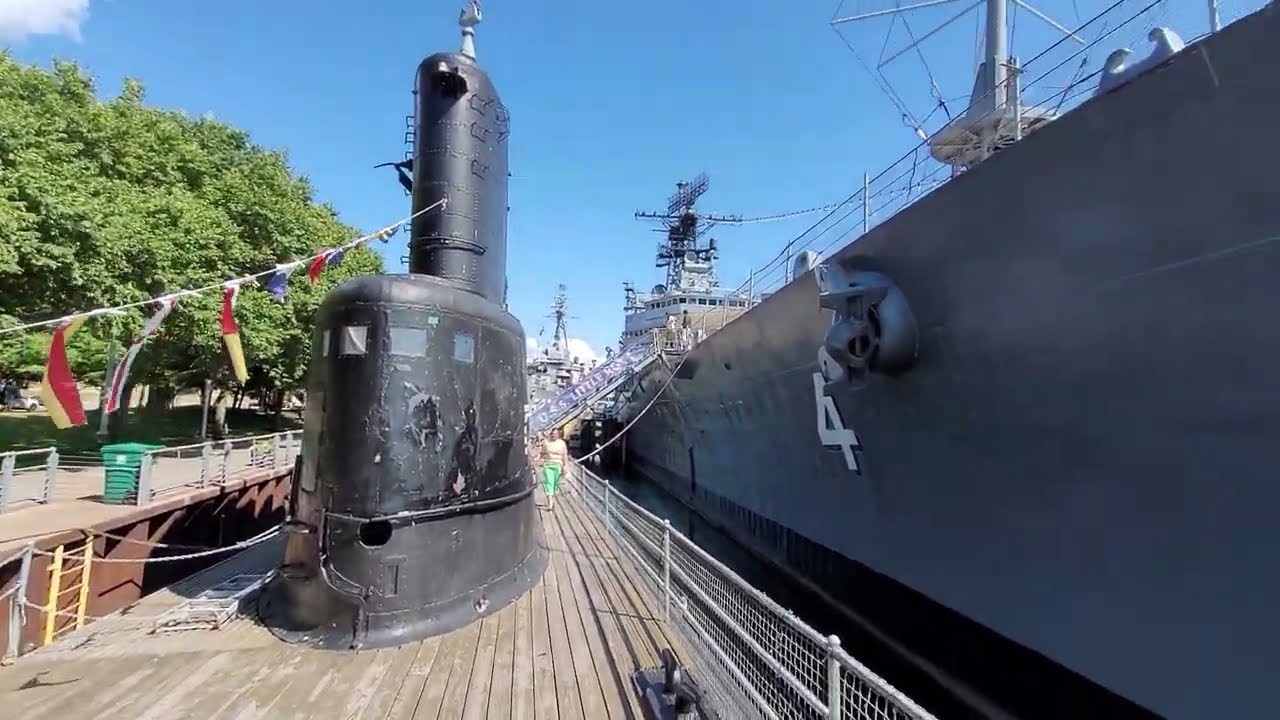USS Croaker SUBMARINE TOUR (Buffalo, NY) - YouTube