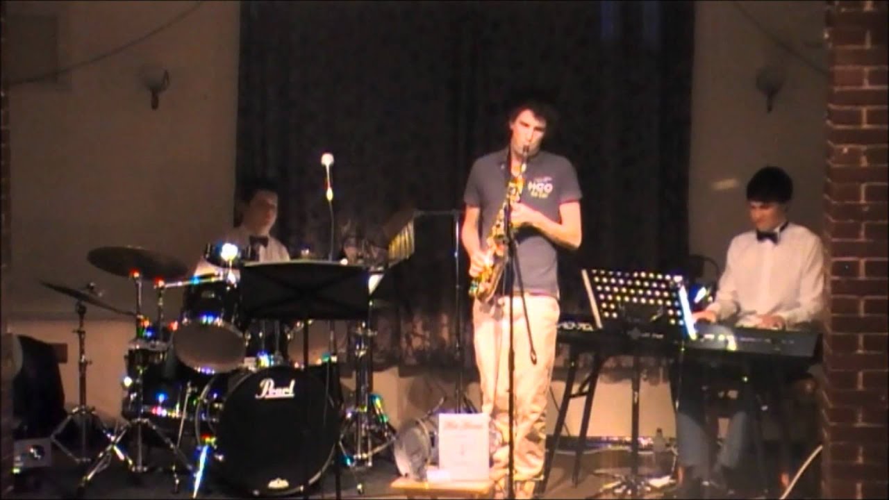 Sax Solo - 'Ain't No Sunshine' by Angus Cousins with John Clark (drums ...