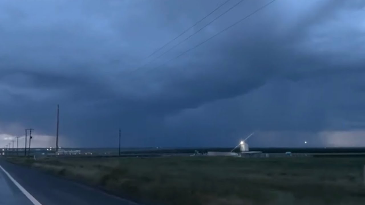 Quick Hitting Storm Cell Produces Hail ⛈️ South of Bakersfield, CA ...