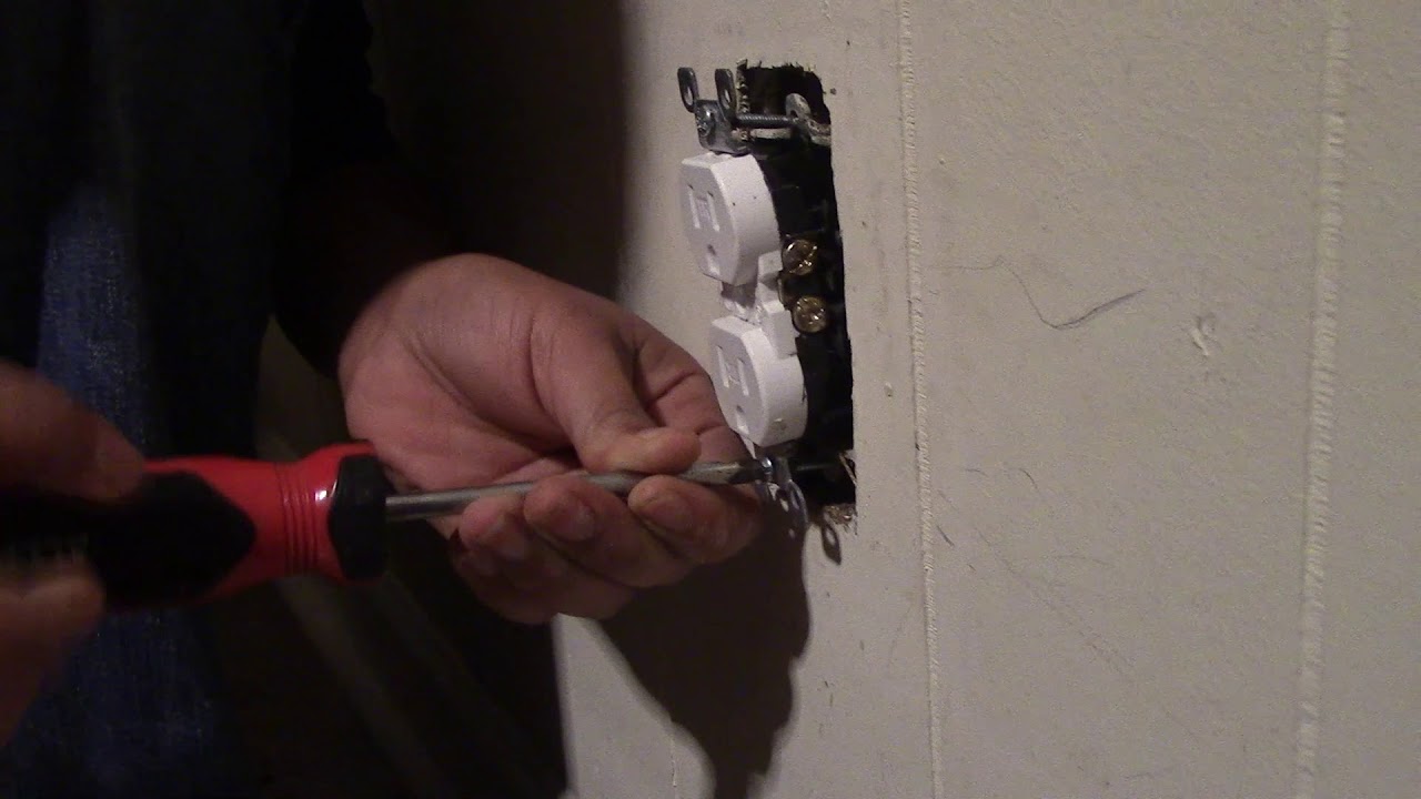 HOW TO CHANGE A POWER OUTLET IN YOUR HOUSE DIY (BY A 15 YEARS OLD ...