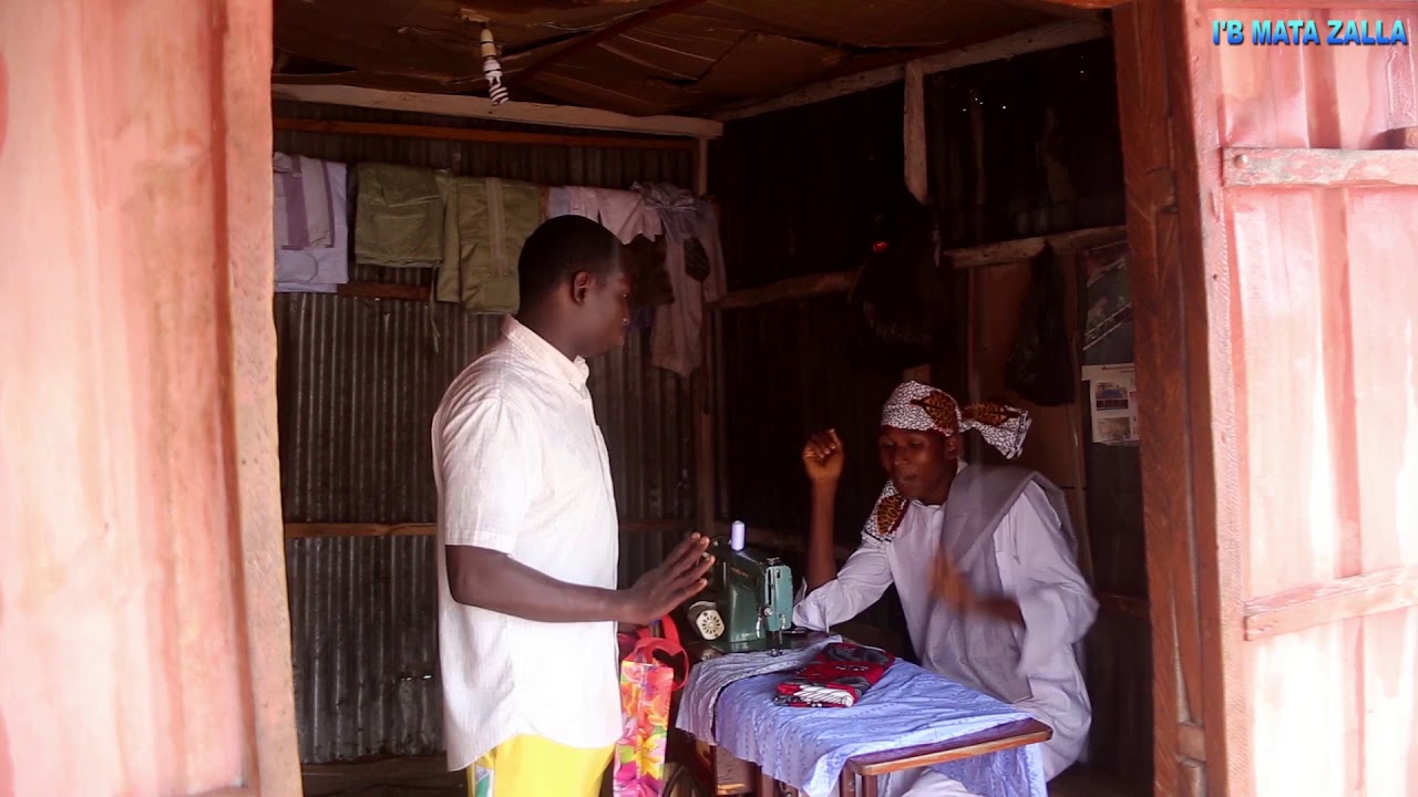 kalli yanda dan daudu yake dinki a matan aure allah ya kyauta - YouTube