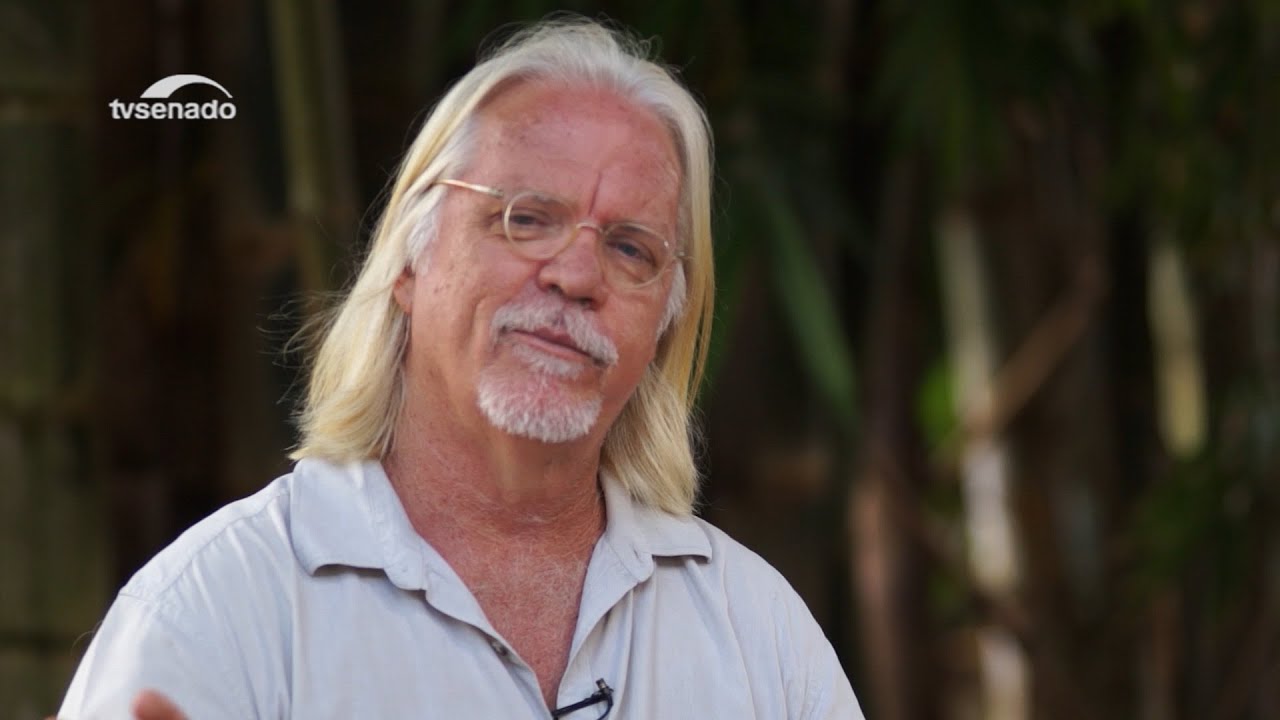 O poeta Nicolas Behr fala sobre a literatura em Brasília - YouTube