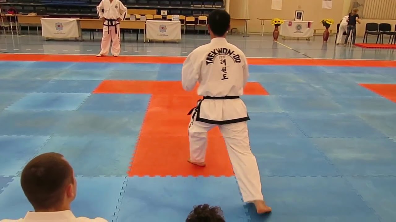 Kwan-Gae pattern by DPRK Taekwon do ITF demo team Кван-Ге туль - YouTube