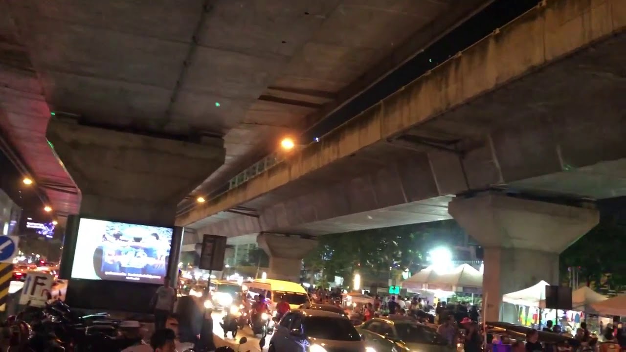 Around RCA in Songkran festival ソンクラーンのRCA周辺はこんな感じ♪ - YouTube
