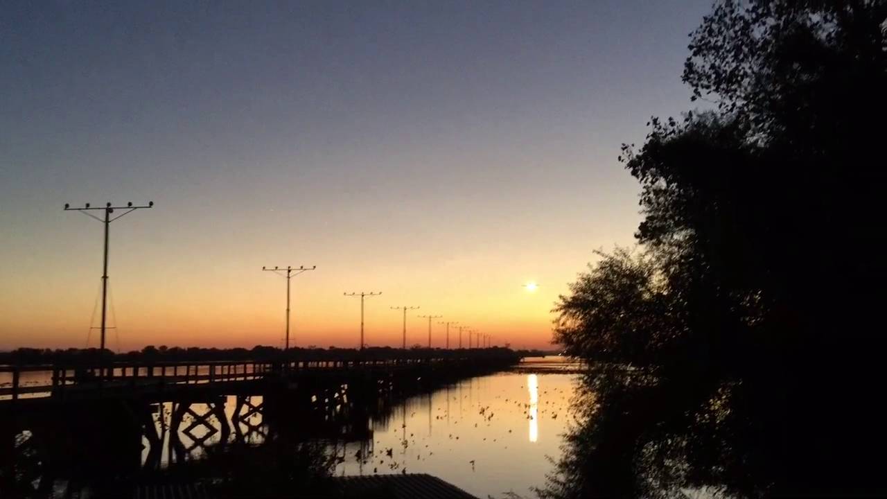 American 767 Sunset Landing in PHL - YouTube