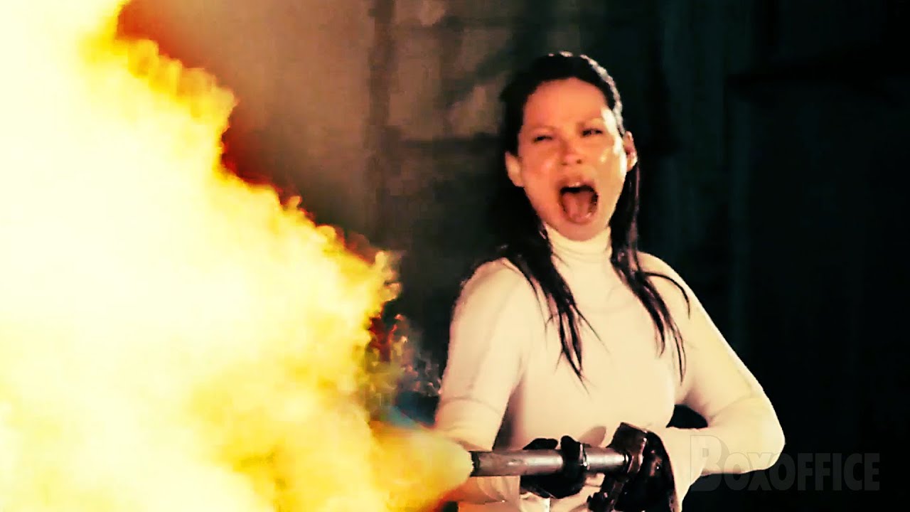 Fighting Fire with Fire | Charlie's Angels: Full Throttle | CLIP - YouTube