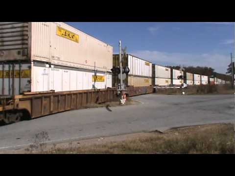 BNSF southbound intermodal train (CSX Q184) leaving Fairburn,GA - YouTube