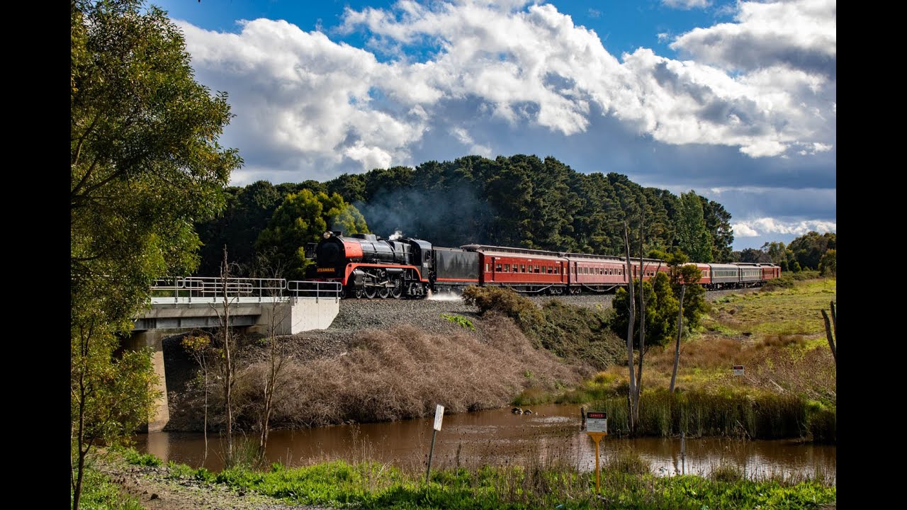 Steamrail's 5th and final Eureka Express to Ballarat with R761 plus ...
