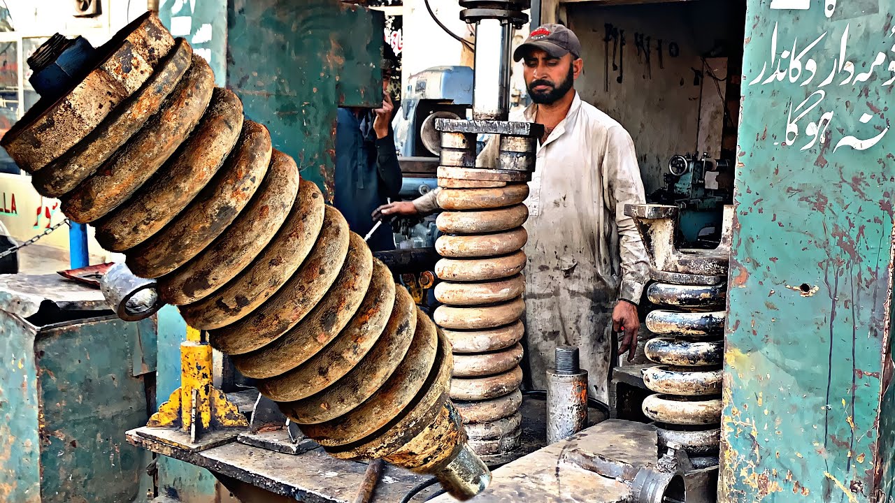 Haw to repair and press the track adjuster spring of 400 Hyundai ...