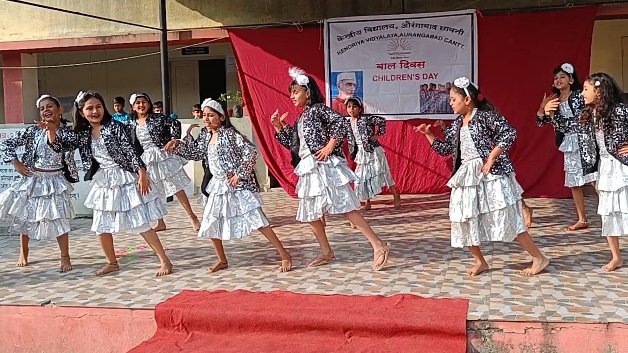 School Chale Hum| Children's Day dance| #KV kids #kvs - YouTube