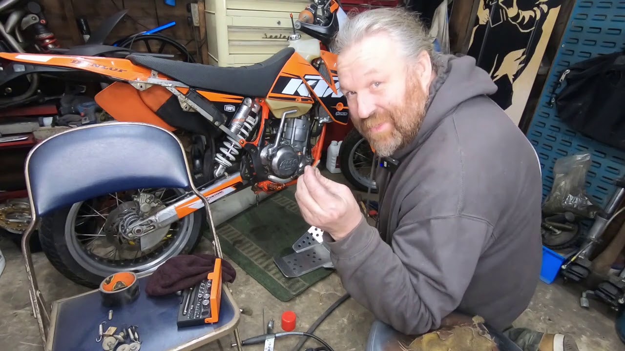 3am job on the KTM - YouTube