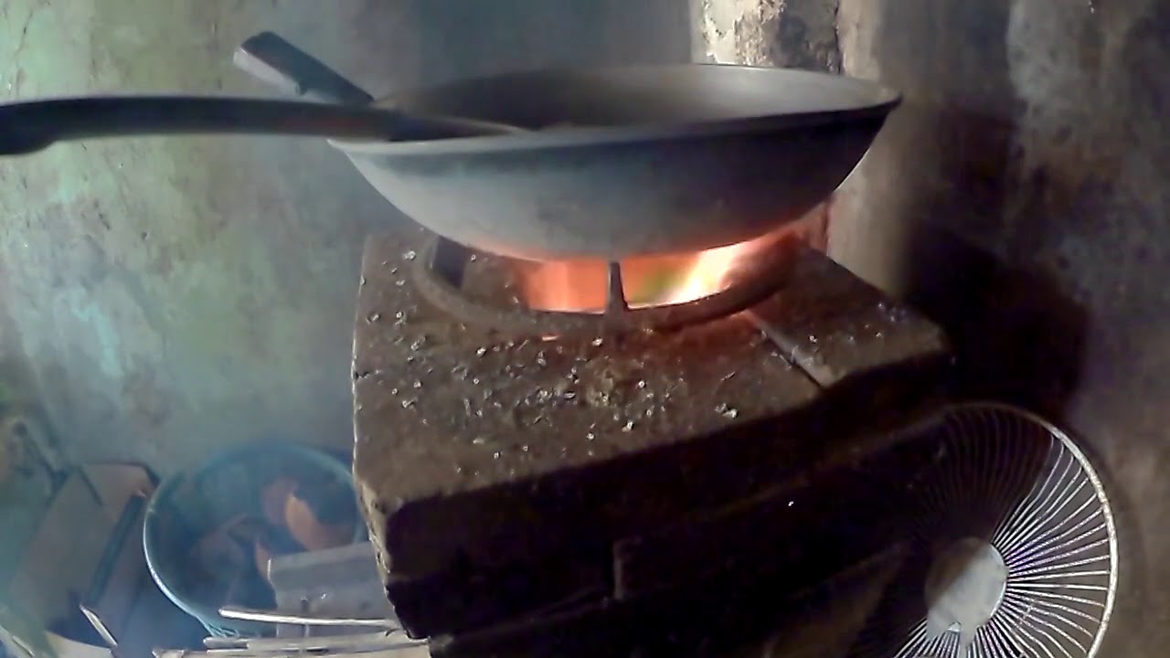 TRADITIONAL COOKING | Sand Roasting Peanuts - YouTube