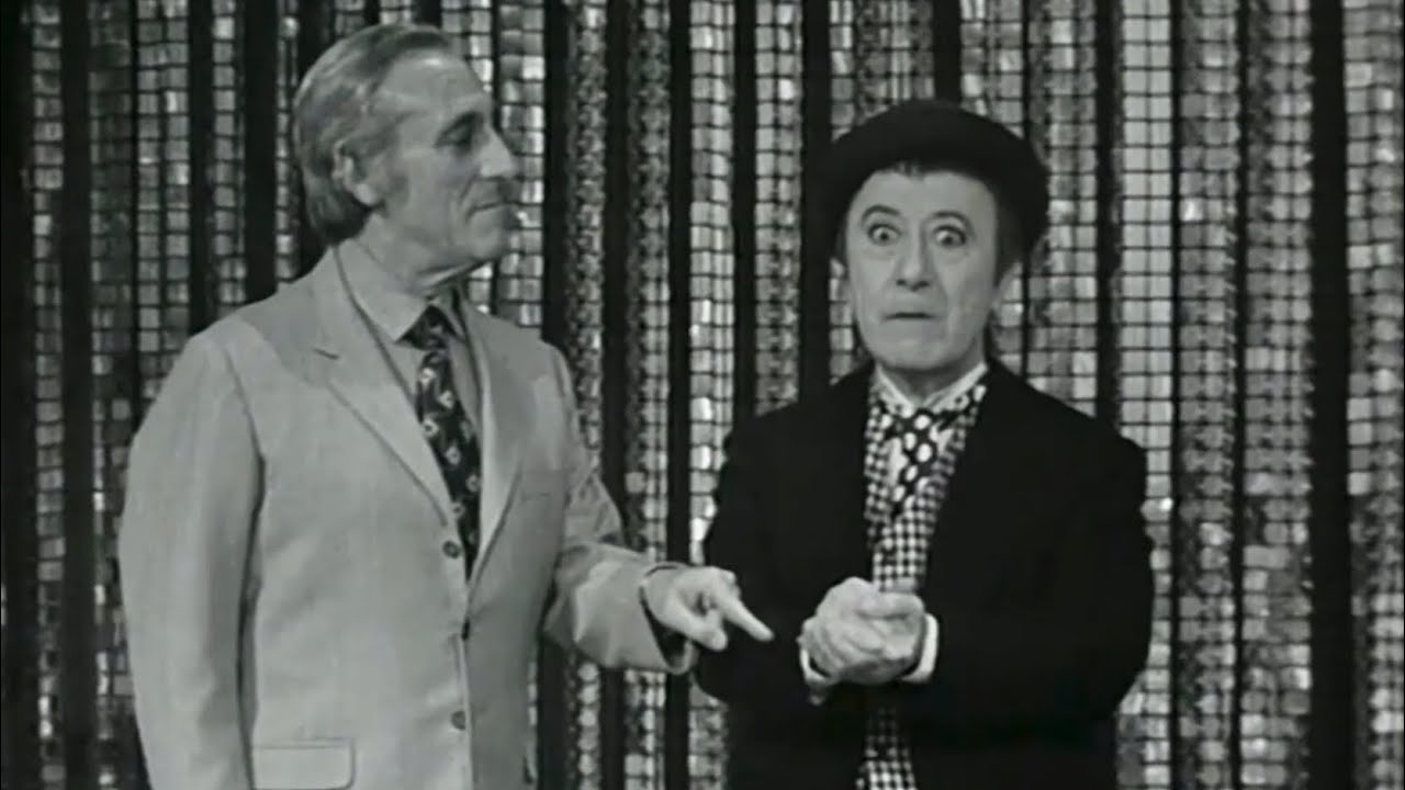 Giulio Marchetti, Erminio Macario e Gloria Paul nello sketch “La Spalla ...