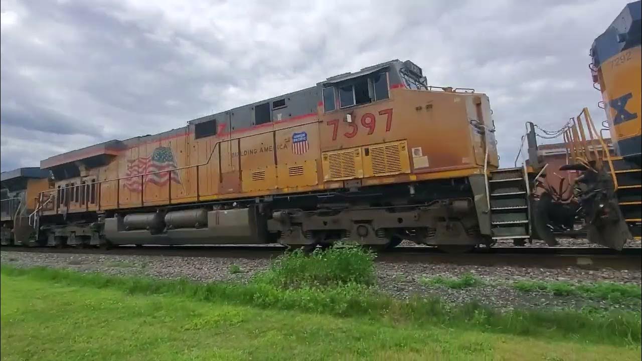CSX Fresh wash 7292 and UP 7397 and CSX 5321 and CSX DPU. Didn't get the DPU on this video - YouTube