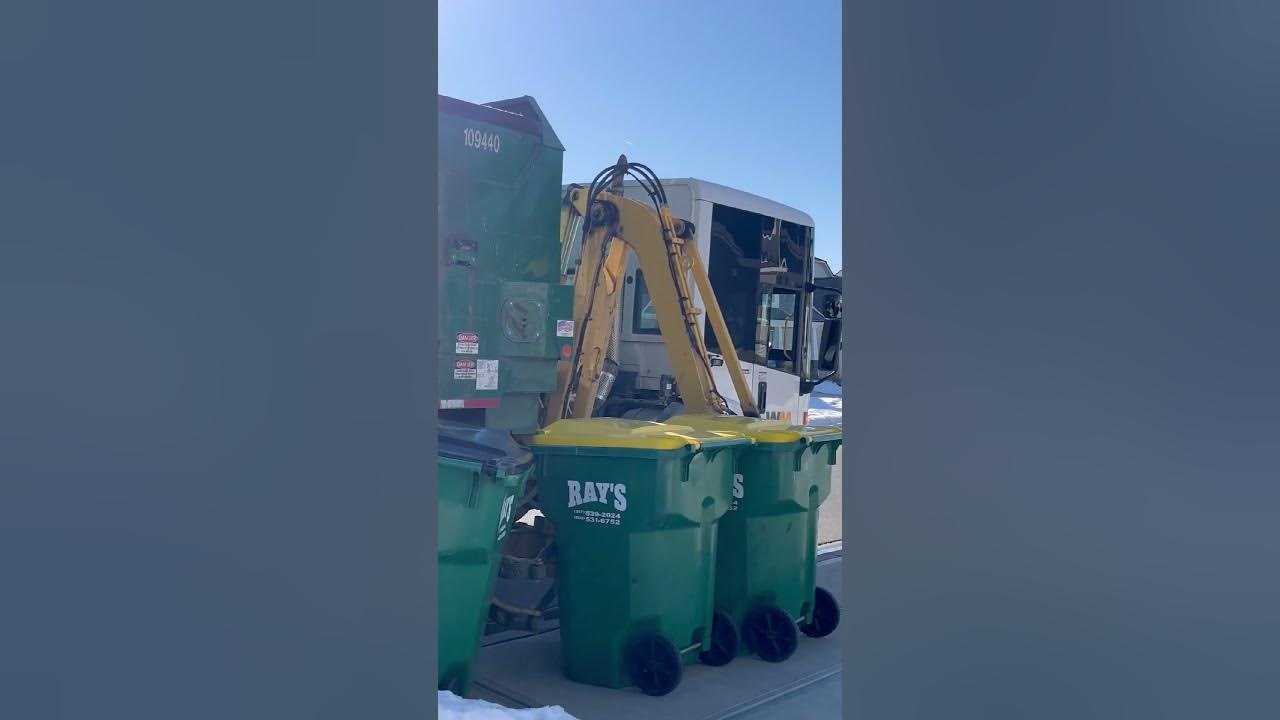 WM Econic Heil Python dumps 2 rehrig carts at once - YouTube