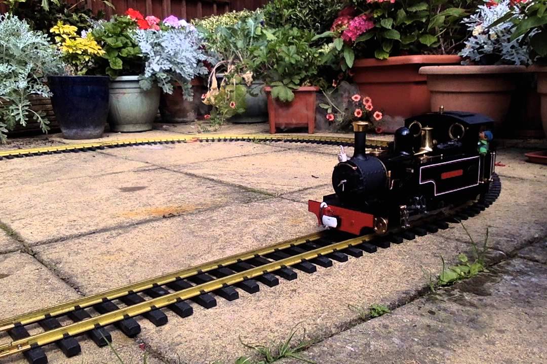 Roundhouse Lady Anne running in. - YouTube