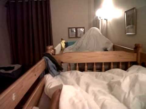 anna depilandose debajo de las sabanas AJAJA