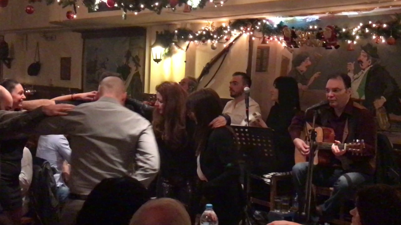 Ενα όμορφο αμάξι με δυό άλογα - YouTube