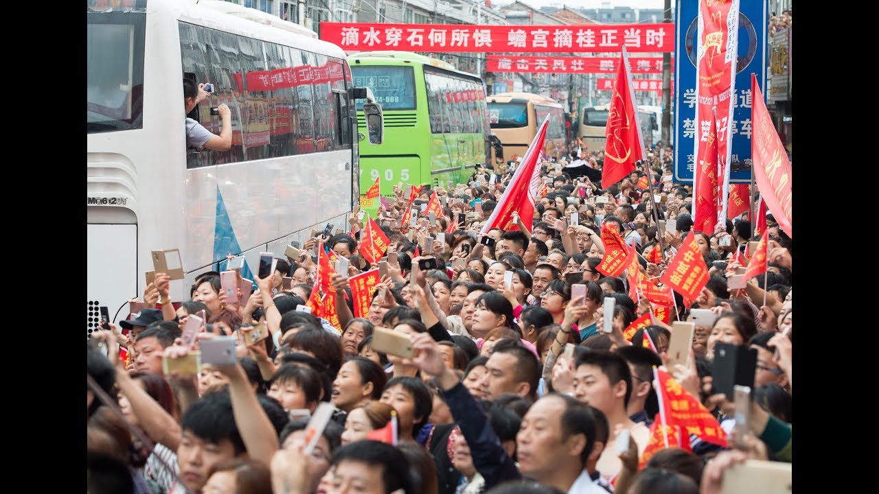 Asia's largest cram school sends off 10,000 test takers - YouTube