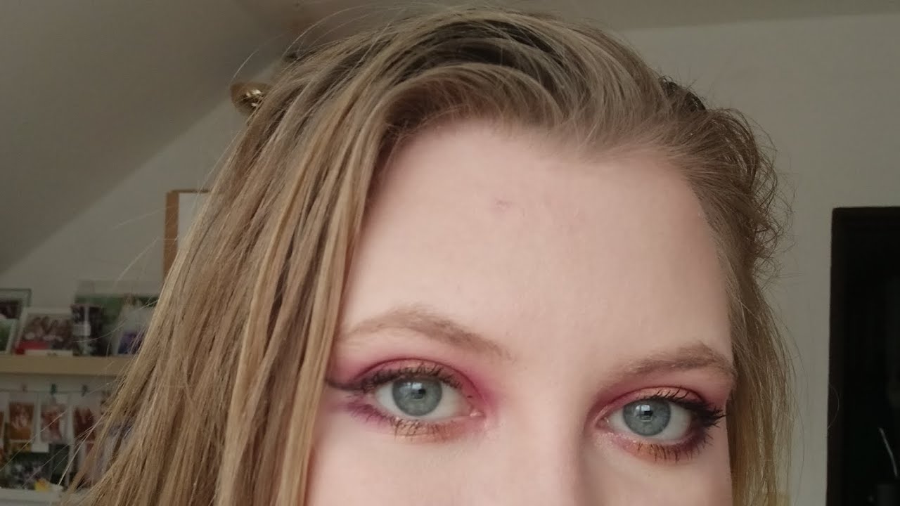 makeup "tutorial" in my language 🇨🇿 aka me feeling cringe af - YouTube