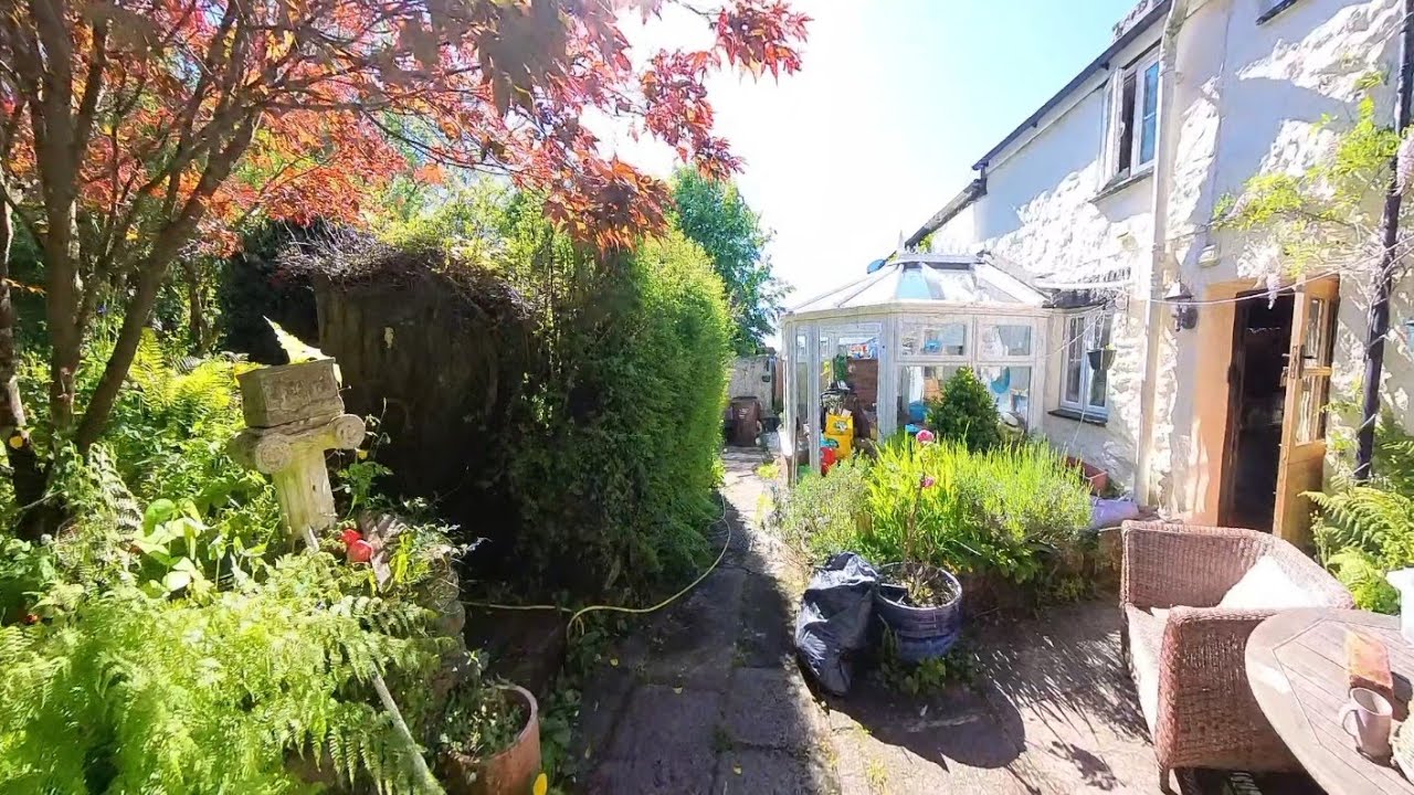 Tumbledown Cottage Garden - YouTube