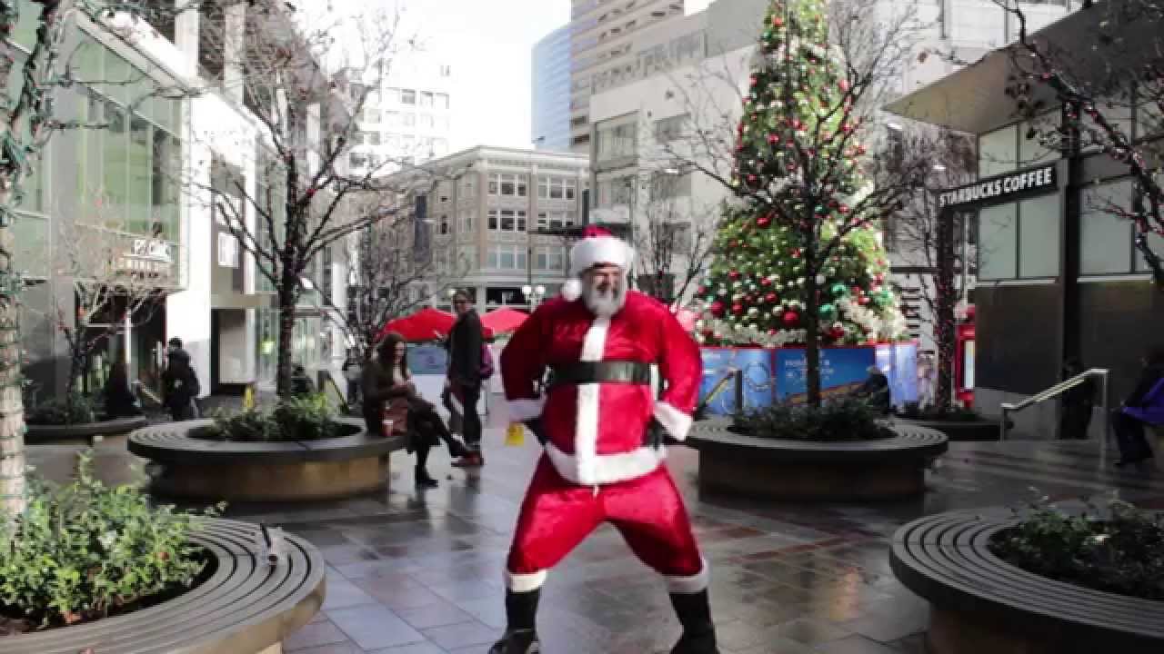 Santa Claus breaks fever w/ fiery dance moves - YouTube