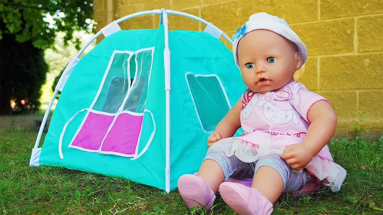 Baby Born -nukke ja nukkejen leluteltta. Baby Annabell -nukke menee ...