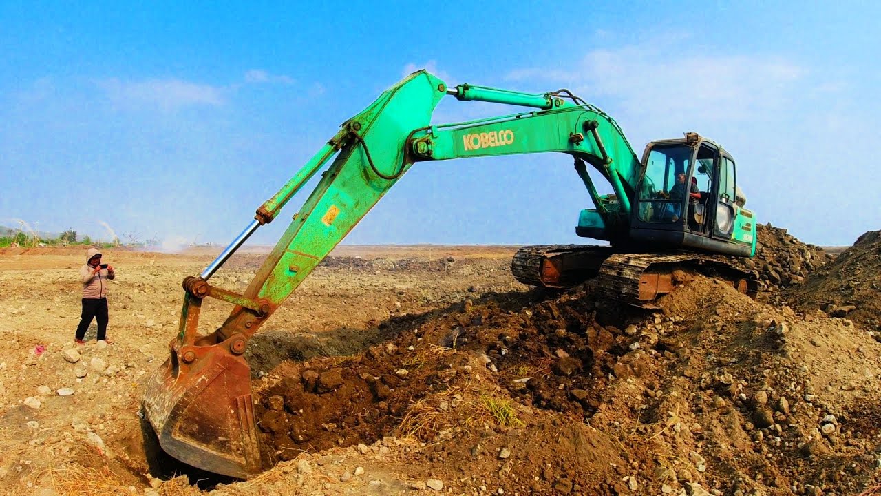 Amazing Heavy Equipment At Work Digging - YouTube