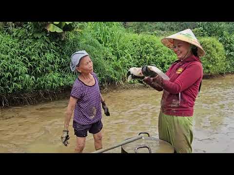 Snow, along with the old woman and the children, caught fish and cooked a meal.