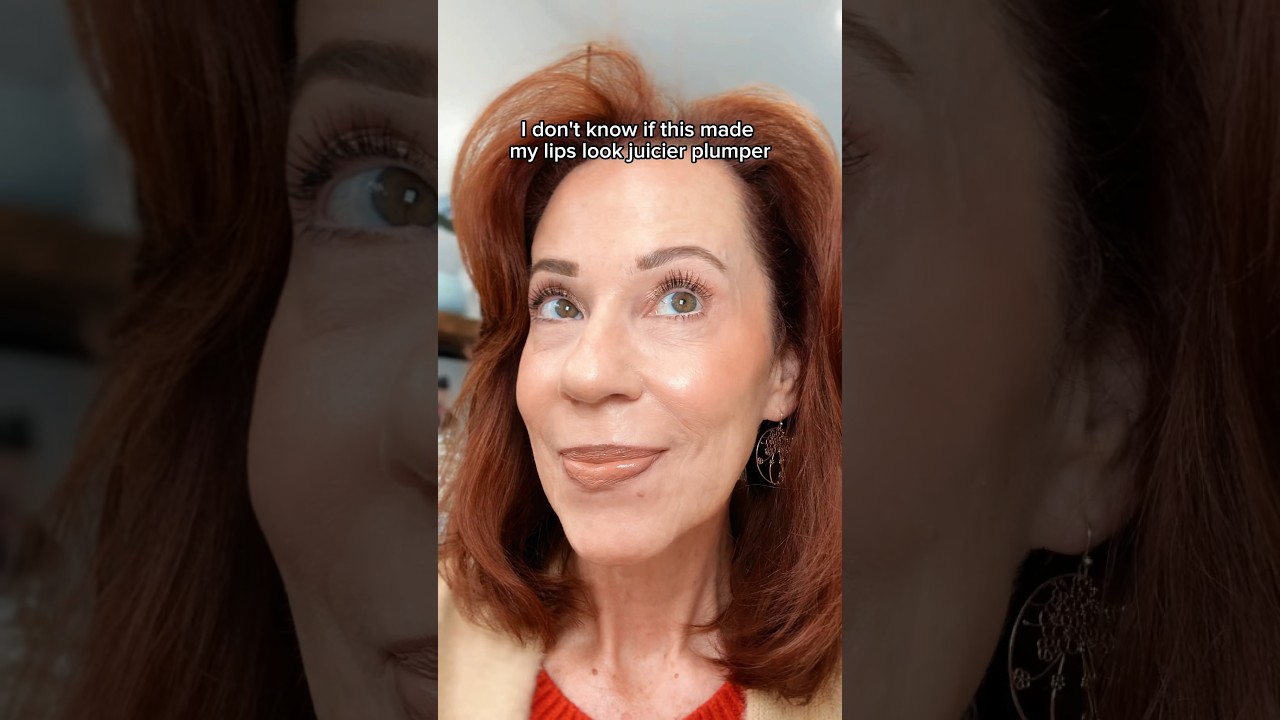 How to Oval Line for Plumper Looking Lips - YouTube