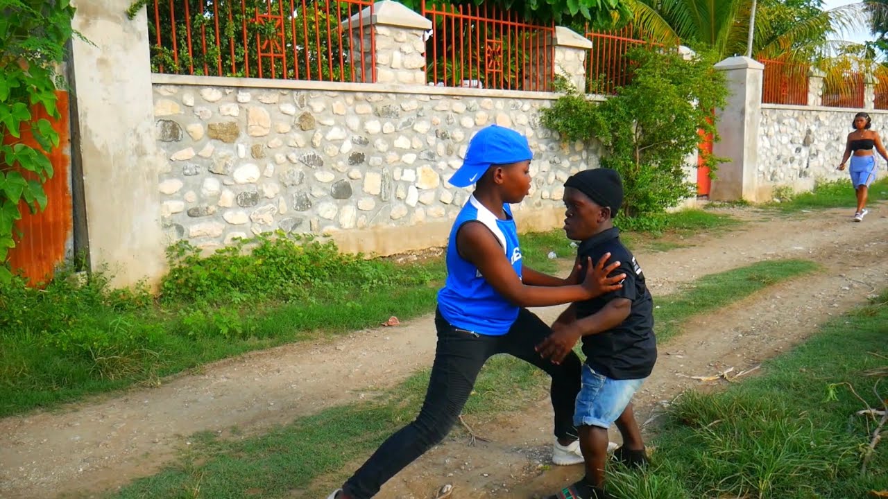 Tibazou jwenn bouchonl, li bat kòl twòp ;,. Timoun dezod - YouTube