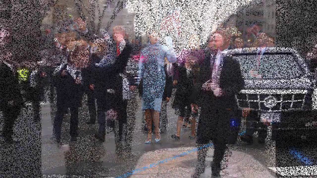 Did Donald Trump's bodyguard wear FAKE hands during inauguration ...