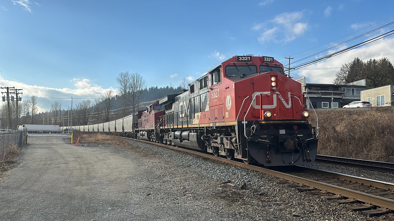 Back To Back!!! CPKC 300 & CN 834 @ Hatzic BC Canada 06FEB24 ES44AC 9351 and AC44C6M 3312 ...