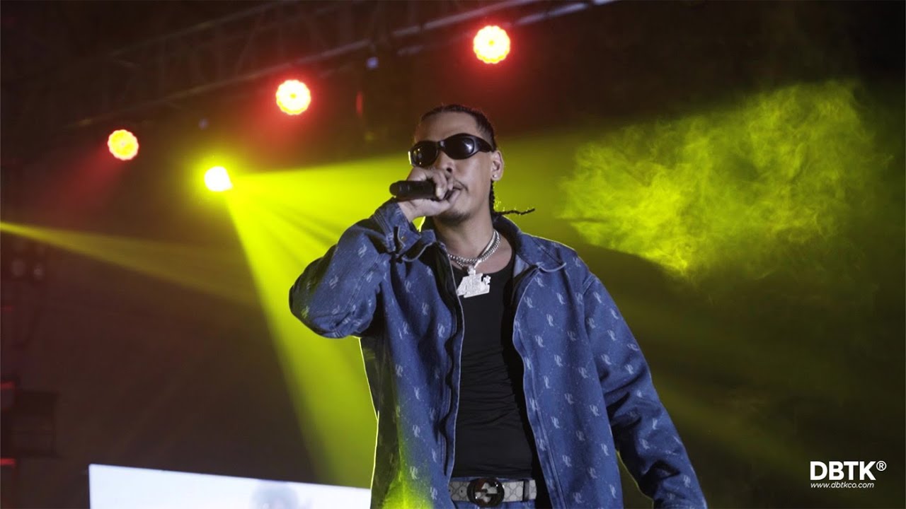 LATINA BY AL JAMES (OFFICIAL LIVE PERFORMANCE AT CALLE CON 2022) - YouTube