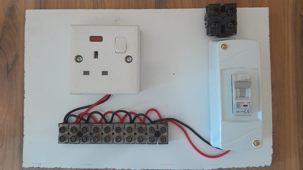 طريقة عمل موزع كهرباء ( تقسيم ) ينفع لأعمال البناء - YouTube