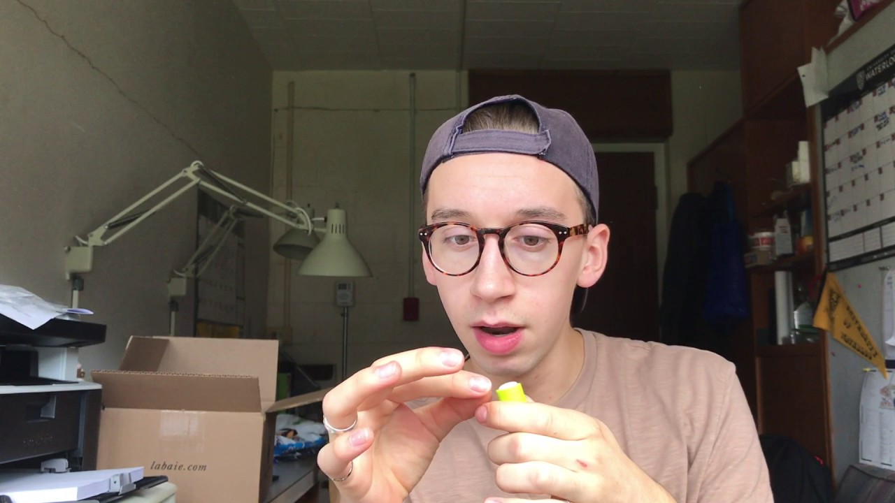 HOW TO APPLY CHAPSTICK THE RIGHT WAY - YouTube