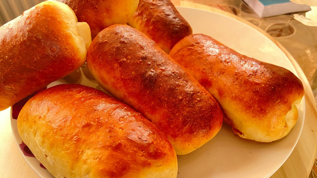 Seeni Sambol Buns Sri Lankan Style /சினி சம்பல் பணிஸ் - YouTube