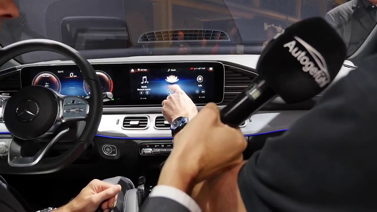 Gesture Recognition in Mercedes - YouTube