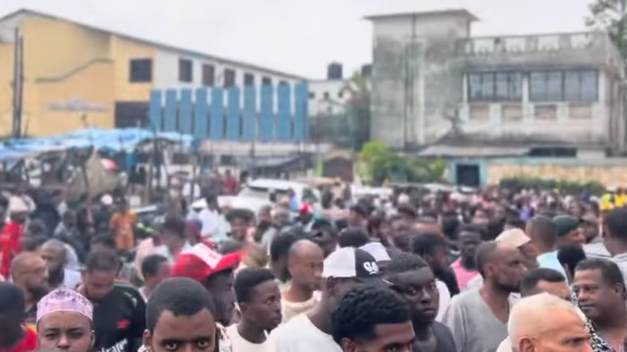 MOTHER DIGIDA WAS BURRIED TODAY BY HUNDREDS OF MUSLIMS 😭🥺😢RIP - YouTube