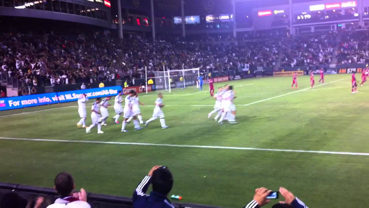 David Beckham Goal Vs. Chicago Fire (From Corner Kick) - YouTube