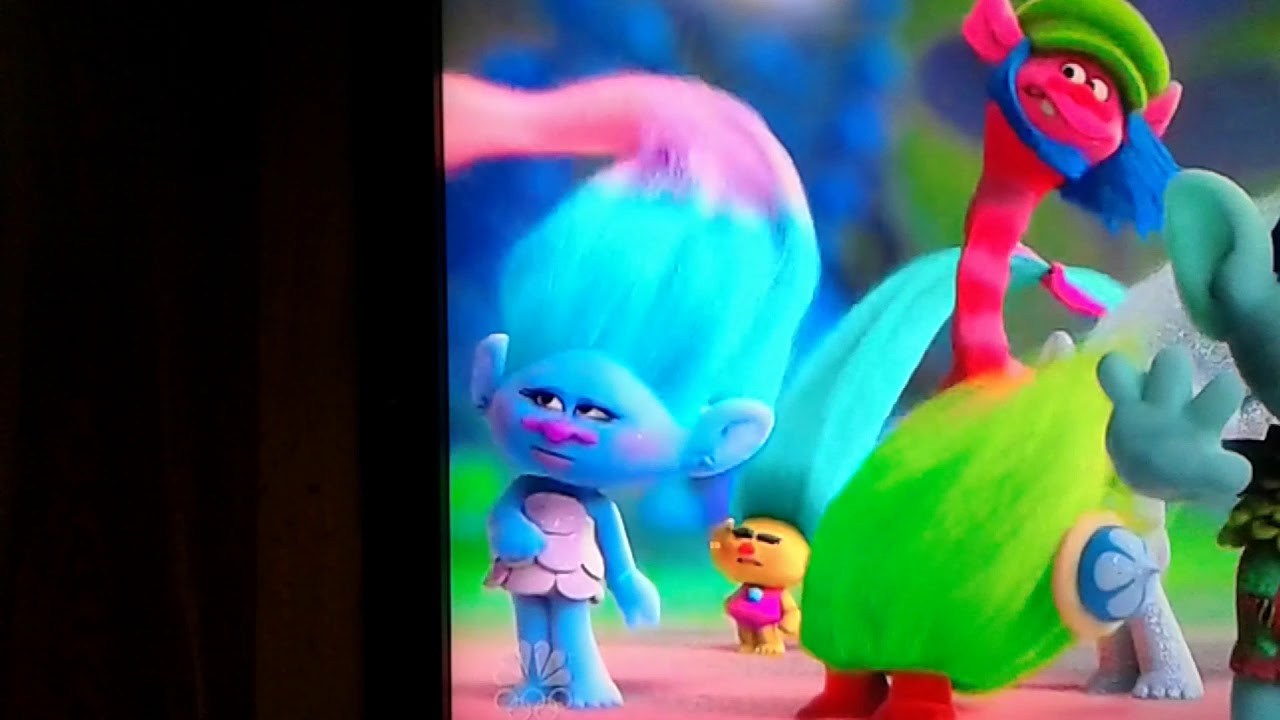 The trolls twins learn about angry birds - YouTube