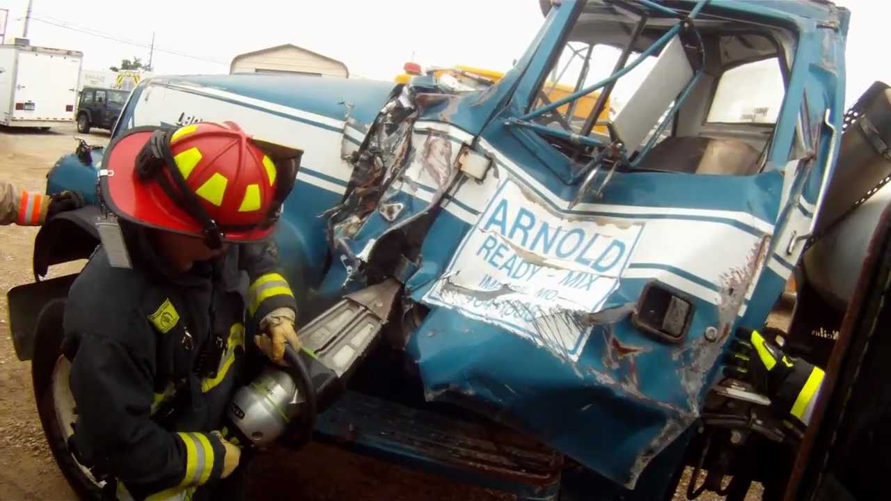 Dash Lift on a Cement Truck. - YouTube