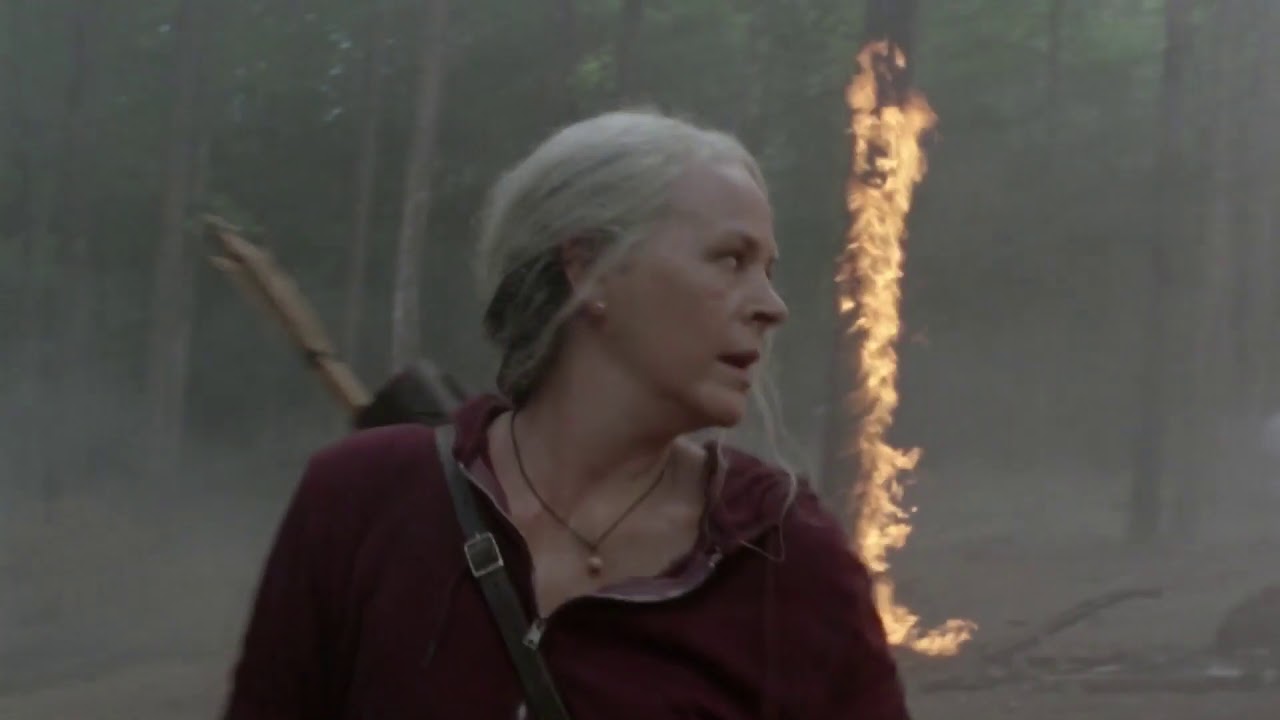 TWD 10x01 fighting walkers - YouTube