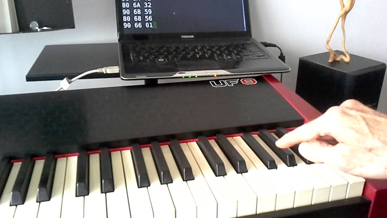 CME UF8 demo - dodgy top F-sharp key - eBay item 122111356371 - YouTube