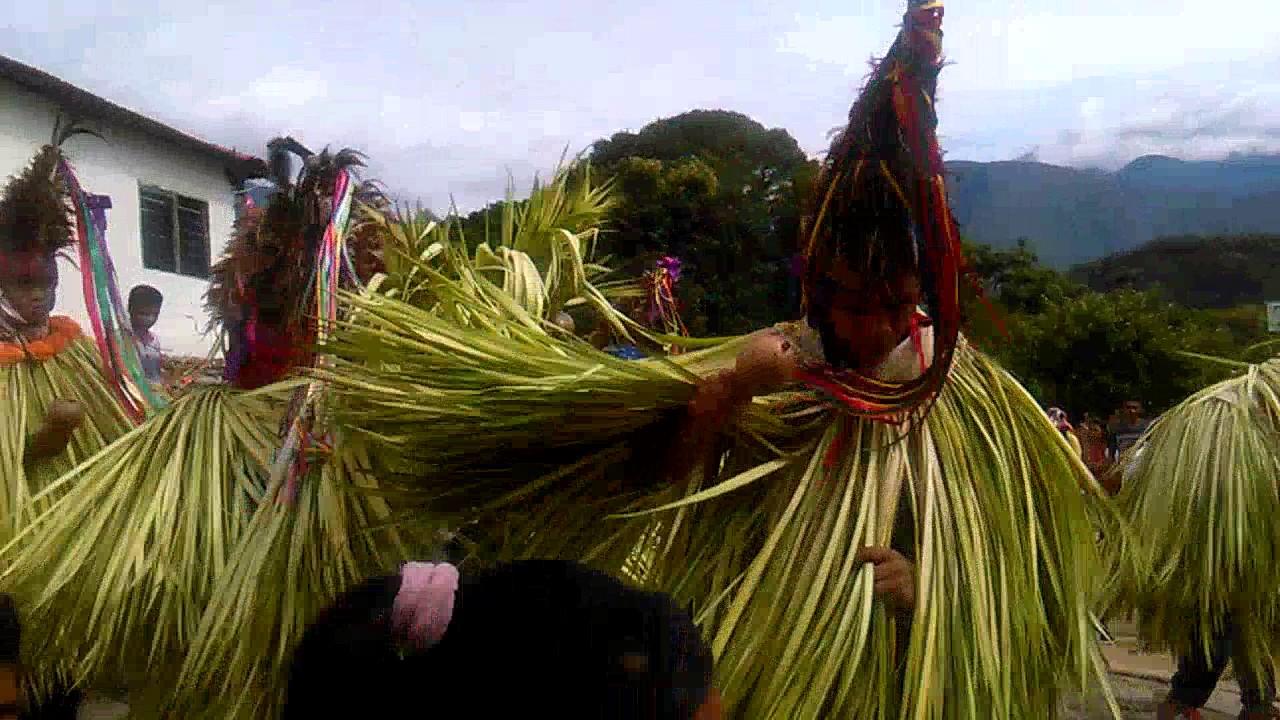 Atanquez cucambas danzando en octava de corpus christi 2017 - YouTube