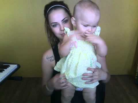 Marlee dancing to Iggy Bounce 14monthss! - YouTube