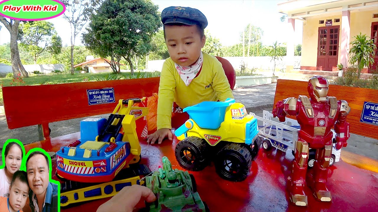 Kids opening box of toys Play With Kid - YouTube