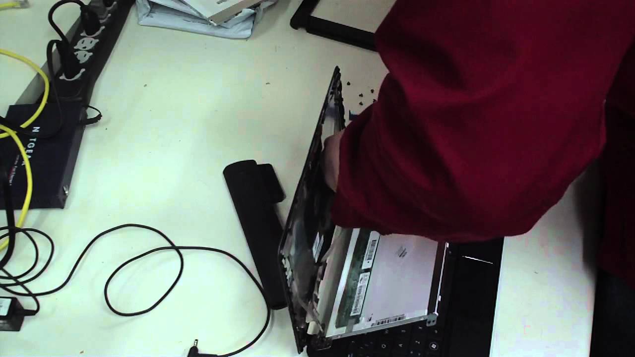 Laptop Screen Replacement / How to replace laptop screen Compaq Mini ...