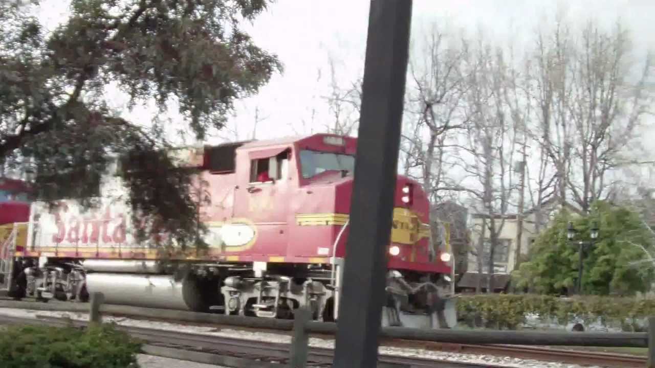 Seriously Overpowered Geep Train (3 GP60 engines, 3 cars) - YouTube