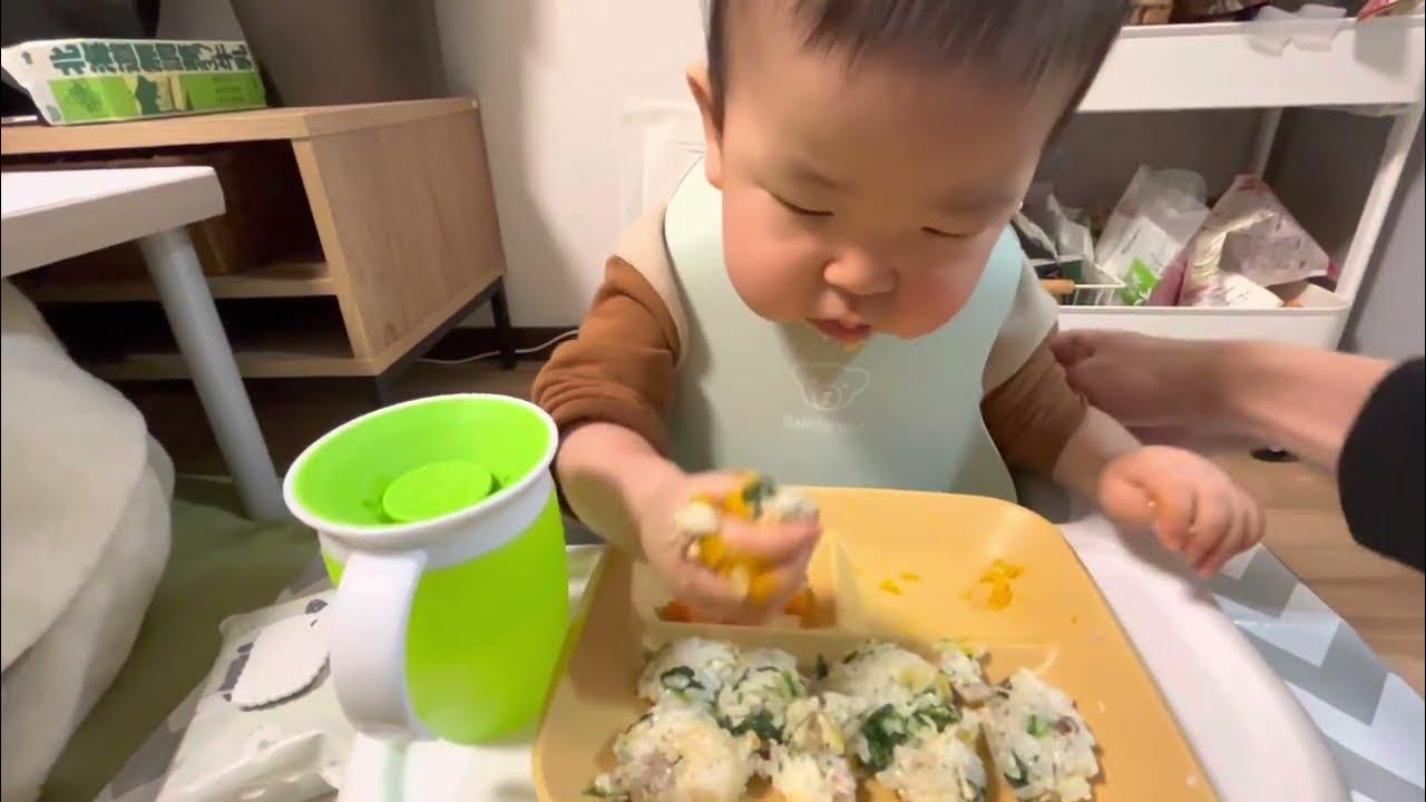 【1歳離乳食】鰤とほうれん草のご飯を食べるりっくん Weaning food for 1 year old Rikkun eating rice with yellowtail and ...